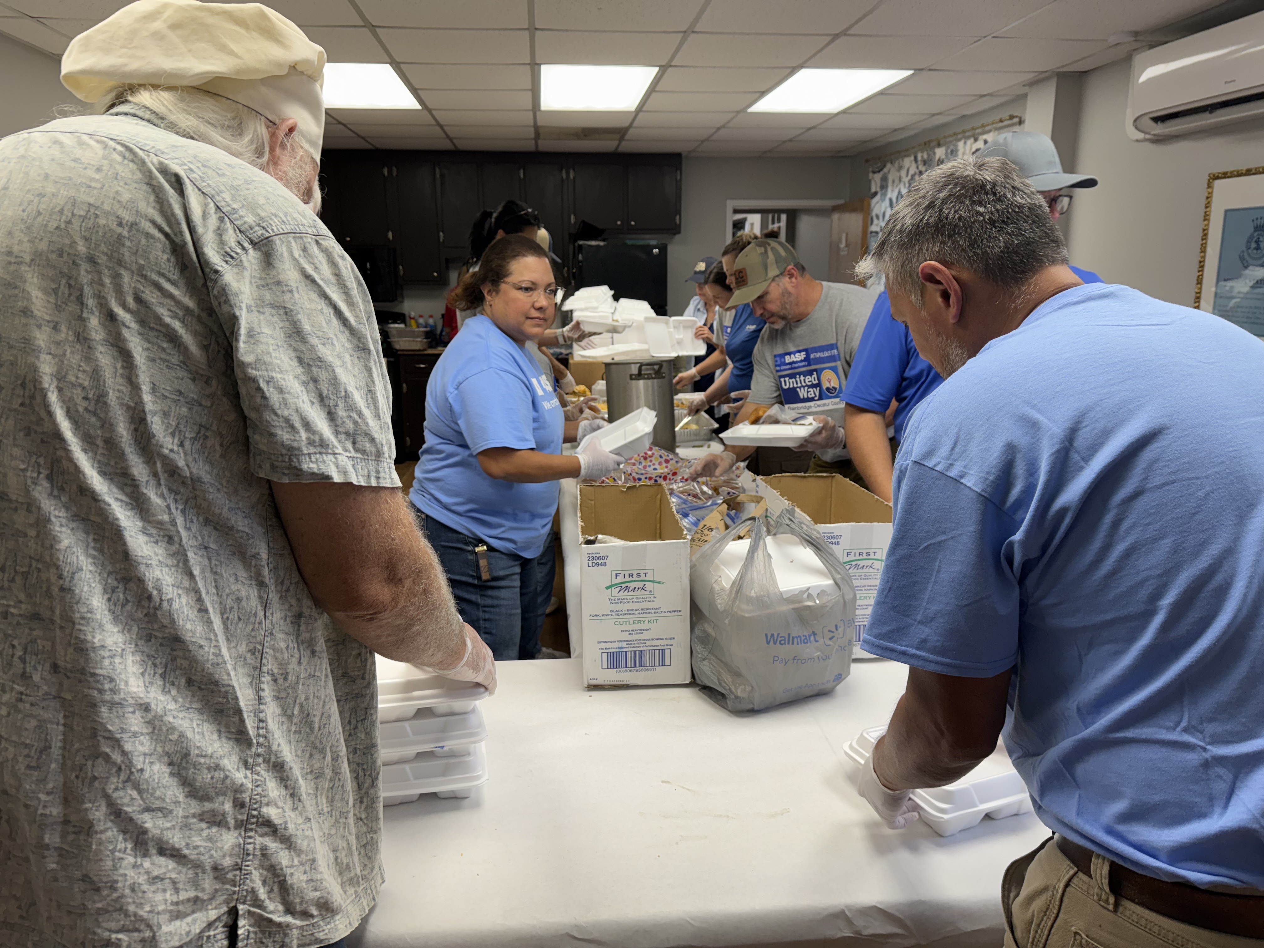 Salvation Army serves supper on Scott Street | The Post-Searchlight